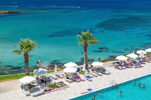 2 piscinas exteriores