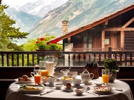 Serviço de café da manhã, culinária italiana, vistas para o jardim 