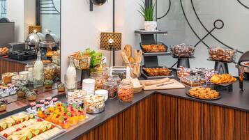 Café da manhã com buffet mediante uma taxa nos fins de semana