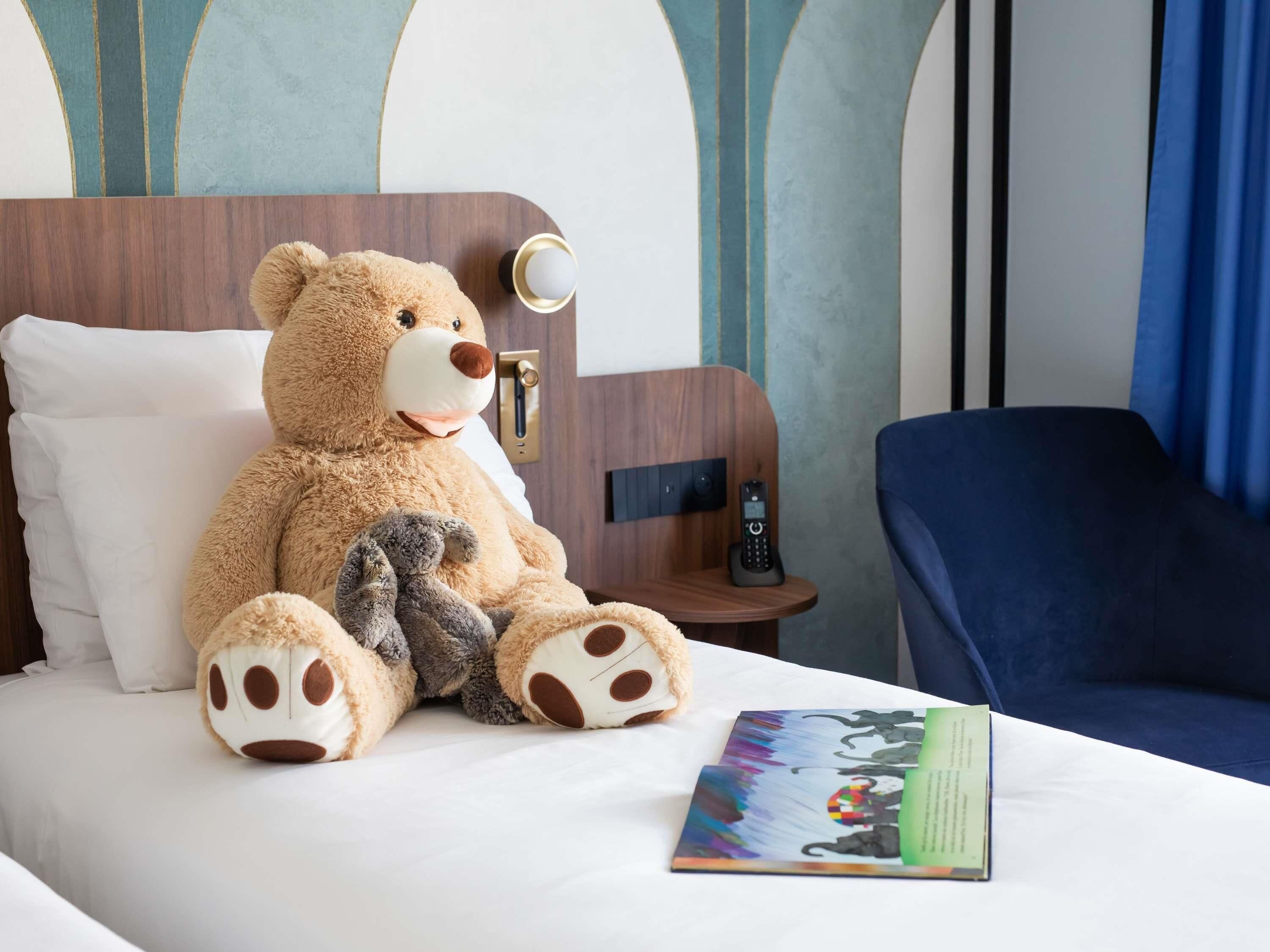 Quarto Superior, quartos comunicantes | Minibar, cofre no quarto, secretária, cortinas/cortinados opacos 