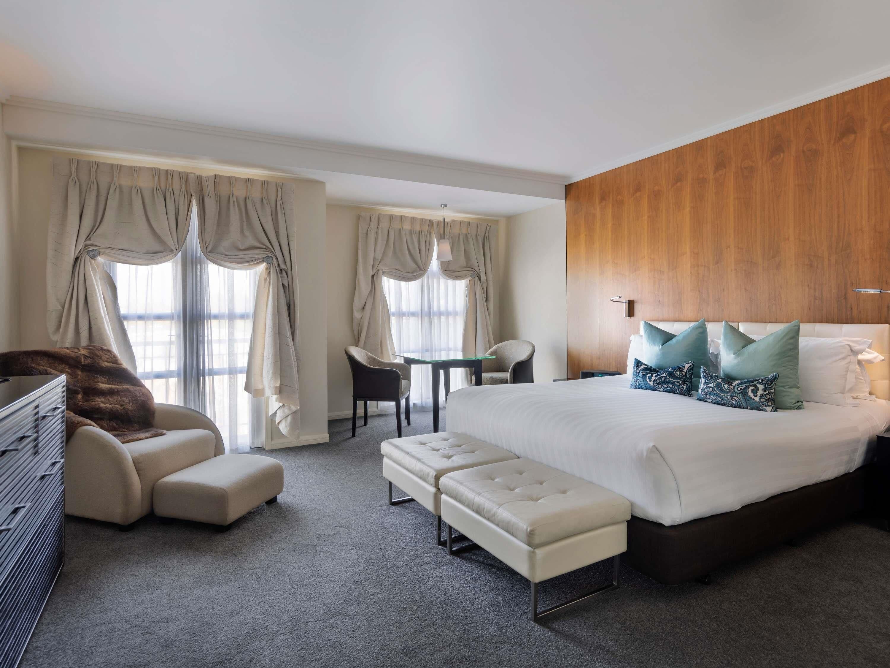 Suíte, 1 cama King (Prestige) | Roupas de cama antialérgicas, edredons de pluma, frigobar