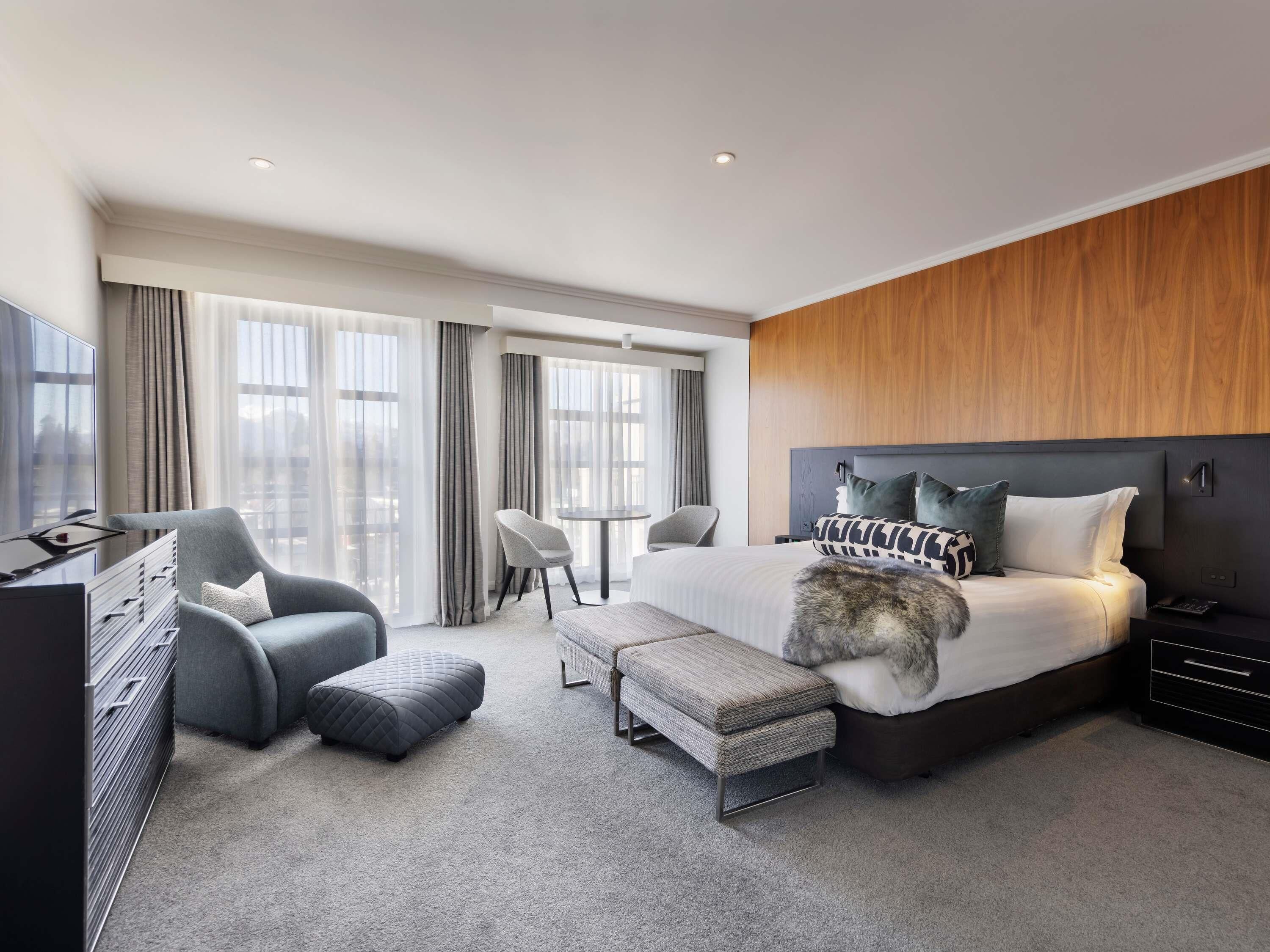 Quarto superluxo, 1 cama King, sacada, vista para a montanha | Roupas de cama antialérgicas, edredons de pluma, frigobar