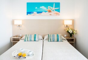 Individualmente mobiliados, cortinas blackout, berços grátis