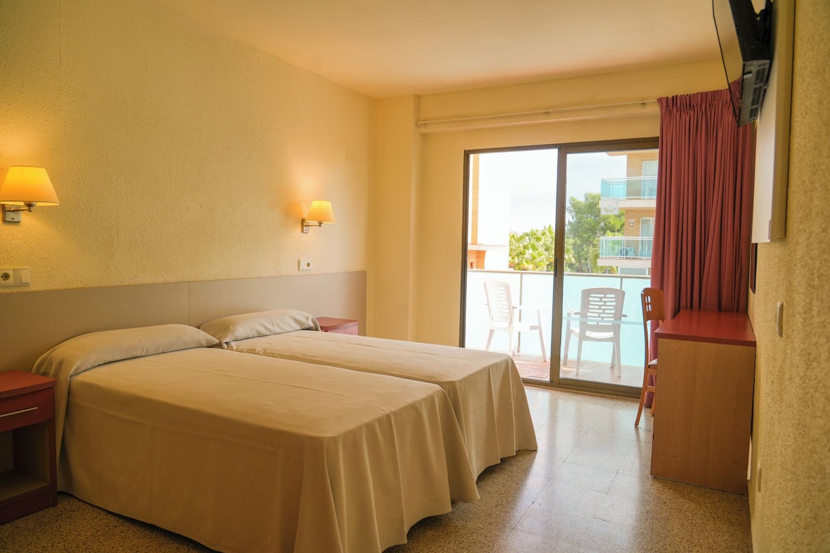 Secretária, Wi-fi grátis, roupa de cama fornecida 