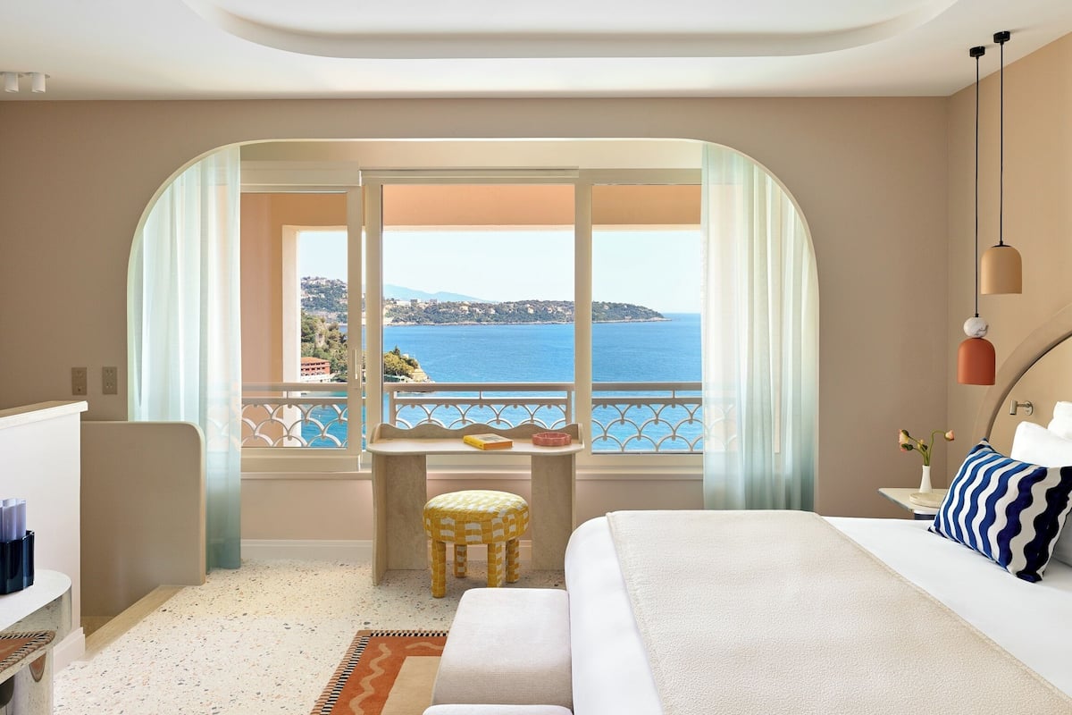Suite, vista para o mar (Duplex) | Roupa de alta qualidade, minibar, cofre no quarto, secretária 