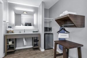 Escrivaninha, ferros/tábuas de passar roupa, Wi-Fi de cortesia