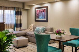 Suite, 1 quarto | Roupa de alta qualidade, cofre no quarto, secretária 