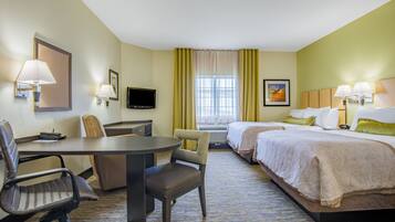 1 quarto, secretária, ferro/tábua de engomar