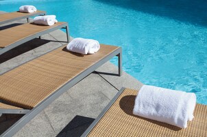 Piscina exterior sazonal 