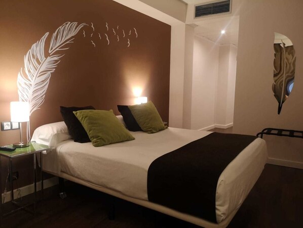 Quarto casal, 1 quarto | Cofres nos quartos, escrivaninha, quartos à prova de som