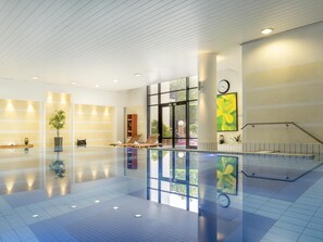 Piscina interior, da(s) 8:00 à(s) 21:00, espreguiçadeiras 