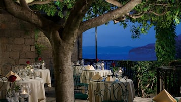 2 restaurantes, jantar, culinária regional