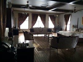 Suíte executiva (with Spa Bath) | Wi-Fi de cortesia, roupa de cama