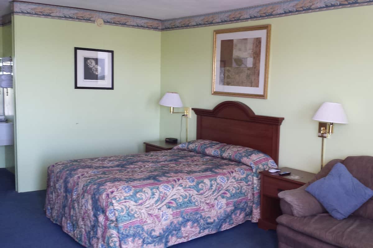 Quarto Standard, 1 cama queen-size, vista para o lago | Secretária, ferro/tábua de engomar, Wi-fi grátis