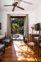 Roupas de cama premium, frigobar, cofres nos quartos, cortinas blackout