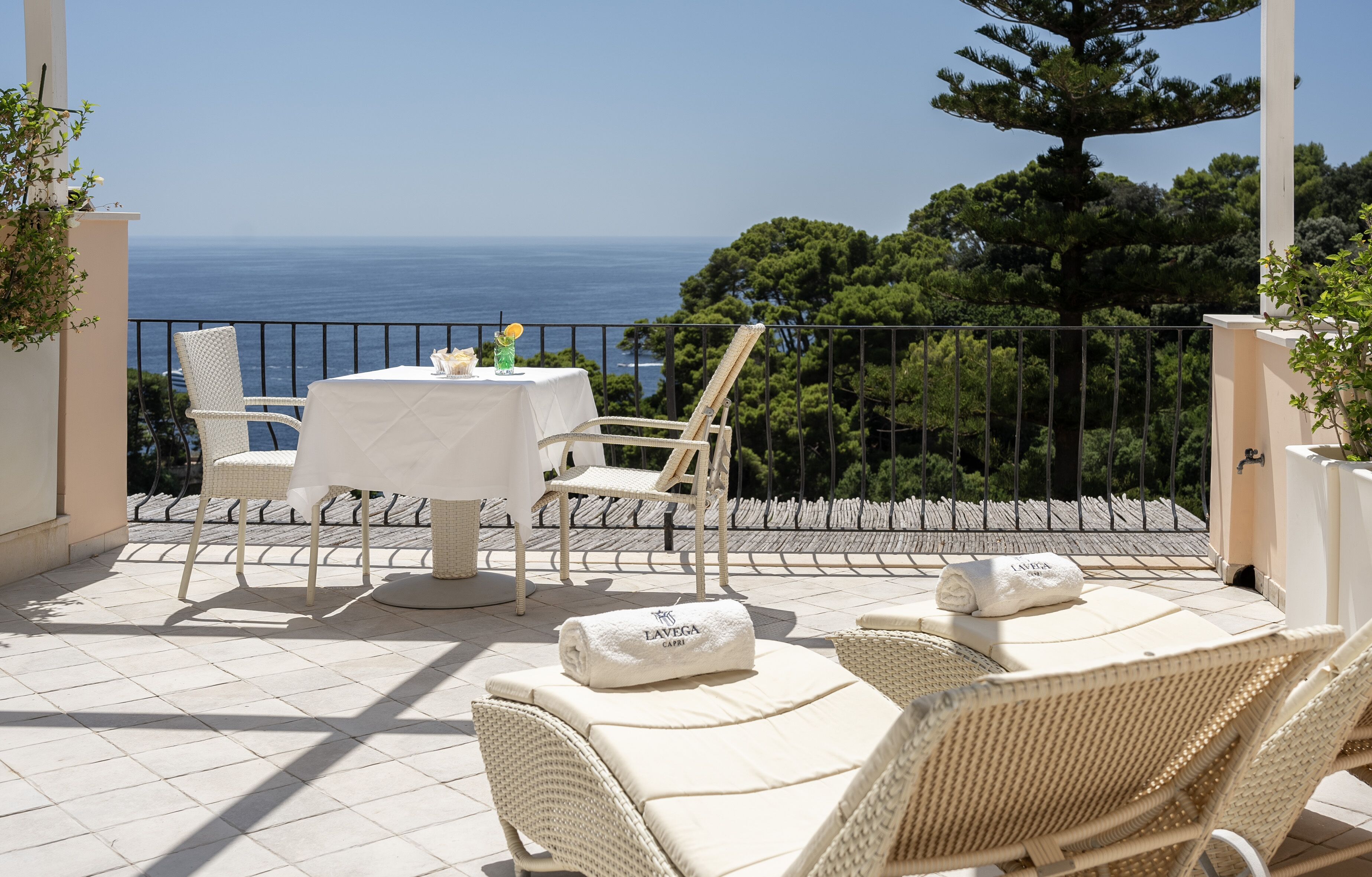 Quarto, 1 cama king-size e sofá-cama, terraço, vista para o mar (Prestige Junior Suite with terrace) | Terraço/pátio interior
