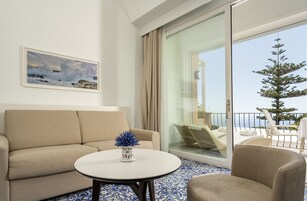 Suite Júnior, 1 cama king-size e sofá-cama, terraço (Modern Junior Suite terrace sea view) | Roupa de alta qualidade, edredões de penas, minibar, cofre no quarto 