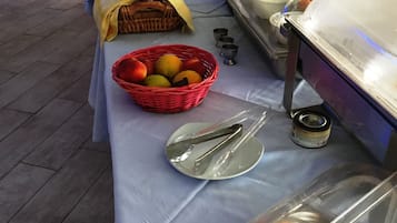 Pequeno-almoço tipo buffet diário (9.00 EUR por pessoa)