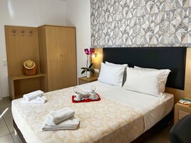 Apartamento | Cofre no quarto, cortinas/cortinados opacos, quartos insonorizados