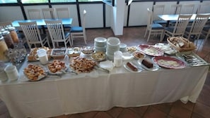 Café da manhã continental grátis