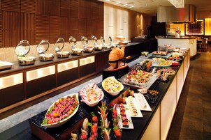 3 restaurantes, pequenos-almoços servidos, cozinha japonesa