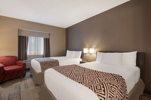 Quarto Standard, 2 camas de casal, não fumadores | Roupa de alta qualidade, camas de colchão pillowtop, cofre no quarto 