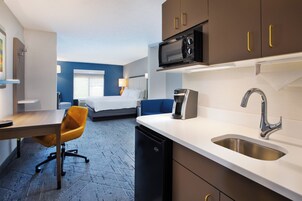 Quarto Standard, 1 cama king-size e sofá-cama | Cofre no quarto, secretária, ferro/tábua de engomar 