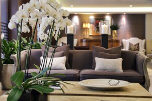 Área de estar no saguão