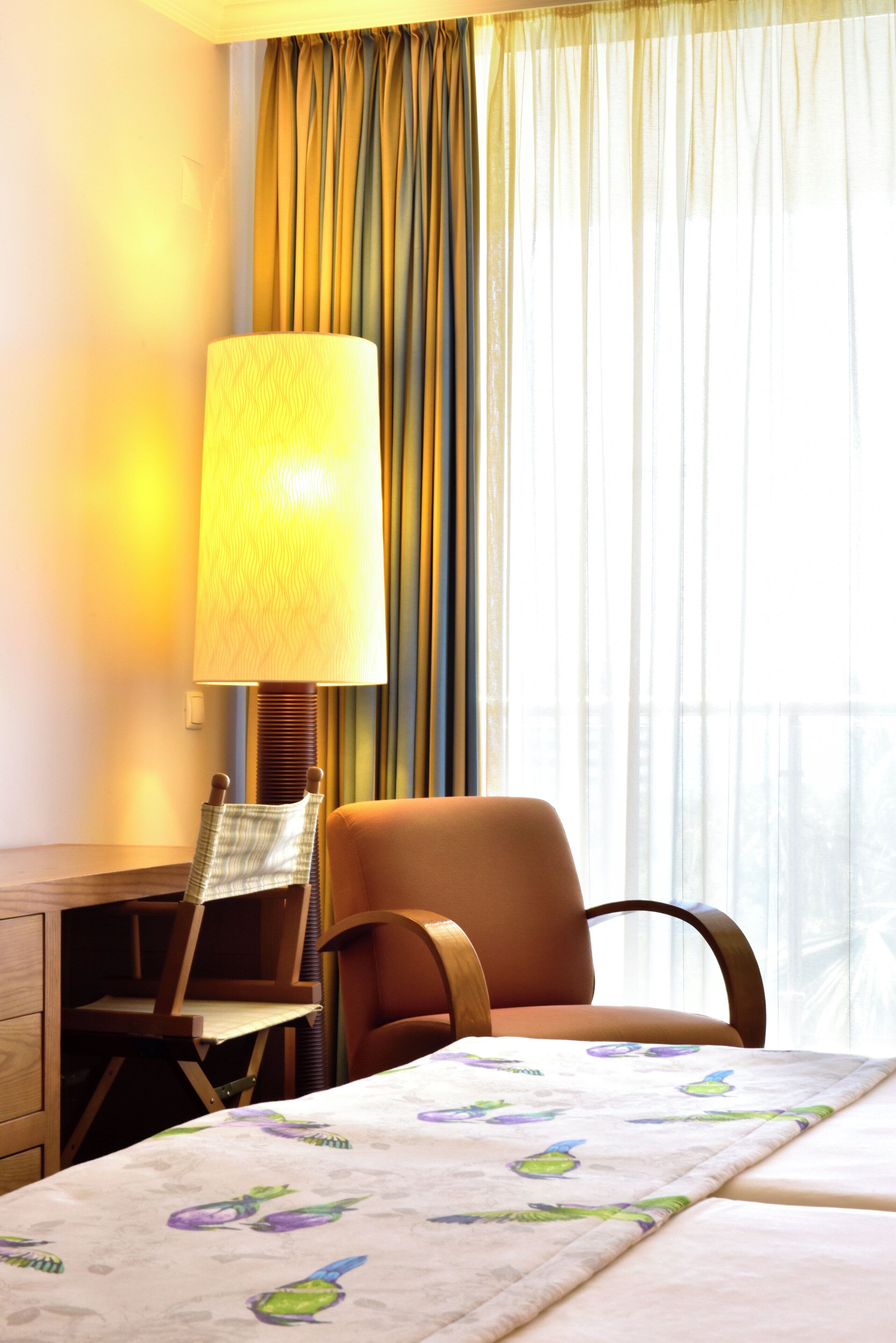 Apartamento Superior, 1 quarto | Cofre no quarto, secretária, cortinas/cortinados opacos 