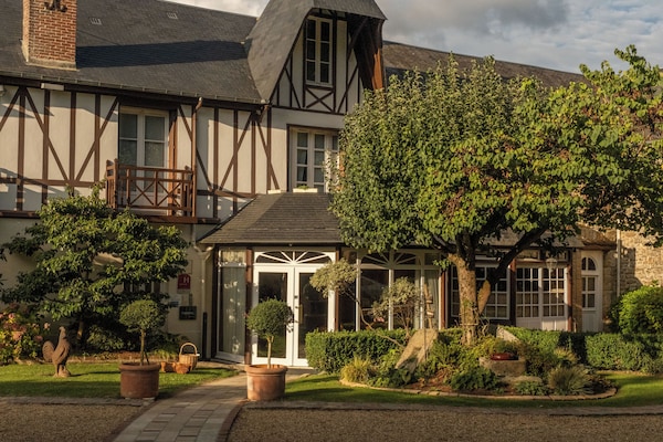 Le Manoir Du Lys - Normandy