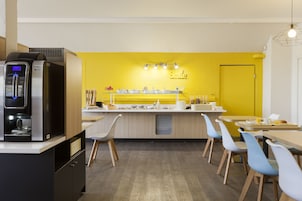 Pequeno-almoço tipo buffet diário (11.90 EUR por pessoa)