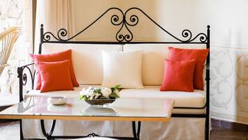 Minibar, cofre no quarto, secretária