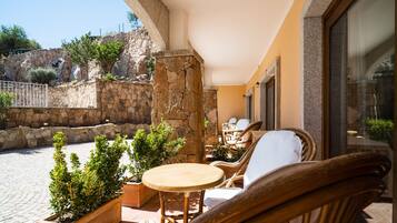 Quarto Standard | Minibar, cofre no quarto, secretária