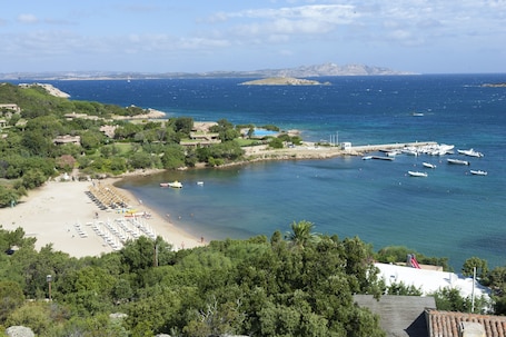 Vista da propriedade. Bagaglino I Giardini di Porto Cervo