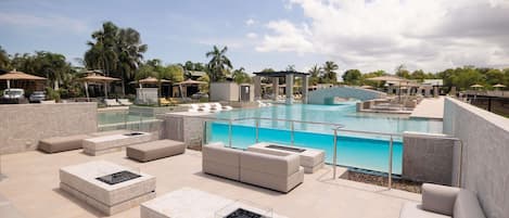 2 piscinas exteriores, guarda-sóis