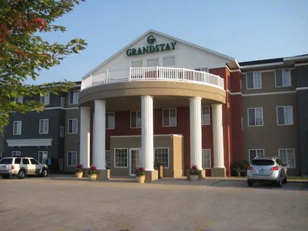 Grandstay Hotel & Suites - Ames, IA
