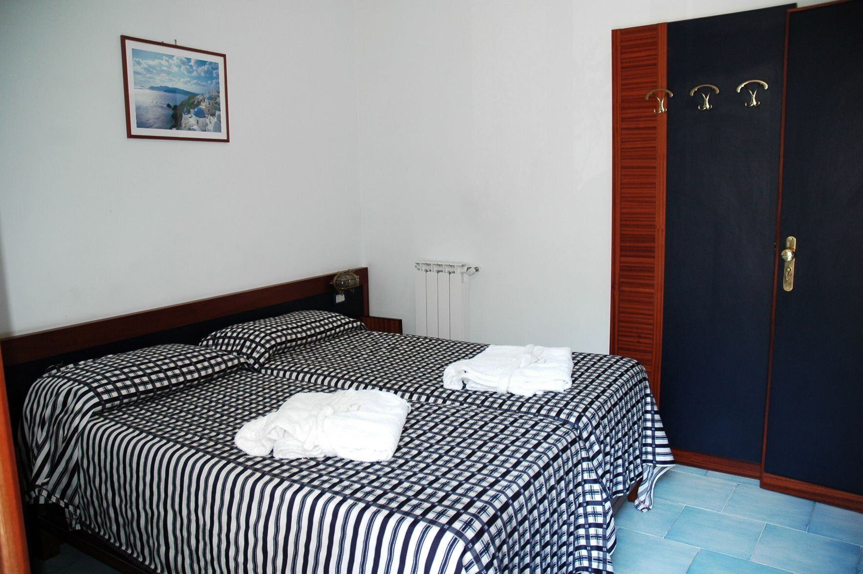 Cofre no quarto, secretária, cortinas/cortinados opacos, Wi-fi grátis 