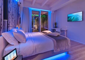 Suite Betulle with Whirpool | Minibar, cofre no quarto, secretária 