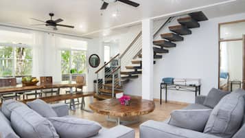 Casa de Férias Superior | Sala de estar | Televisor de 32 polegadas com canais por cabo