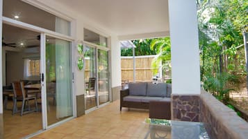 Casa de Férias Superior | Sala de estar | Televisor de 32 polegadas com canais por cabo