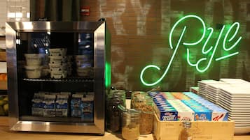 Pequeno-almoço tipo buffet diário mediante uma taxa