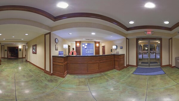 Holiday Inn Express And Suites Greenville By Ihg - Greenville, MS