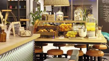 Pequeno-almoço tipo buffet diário (14.90 EUR por pessoa)