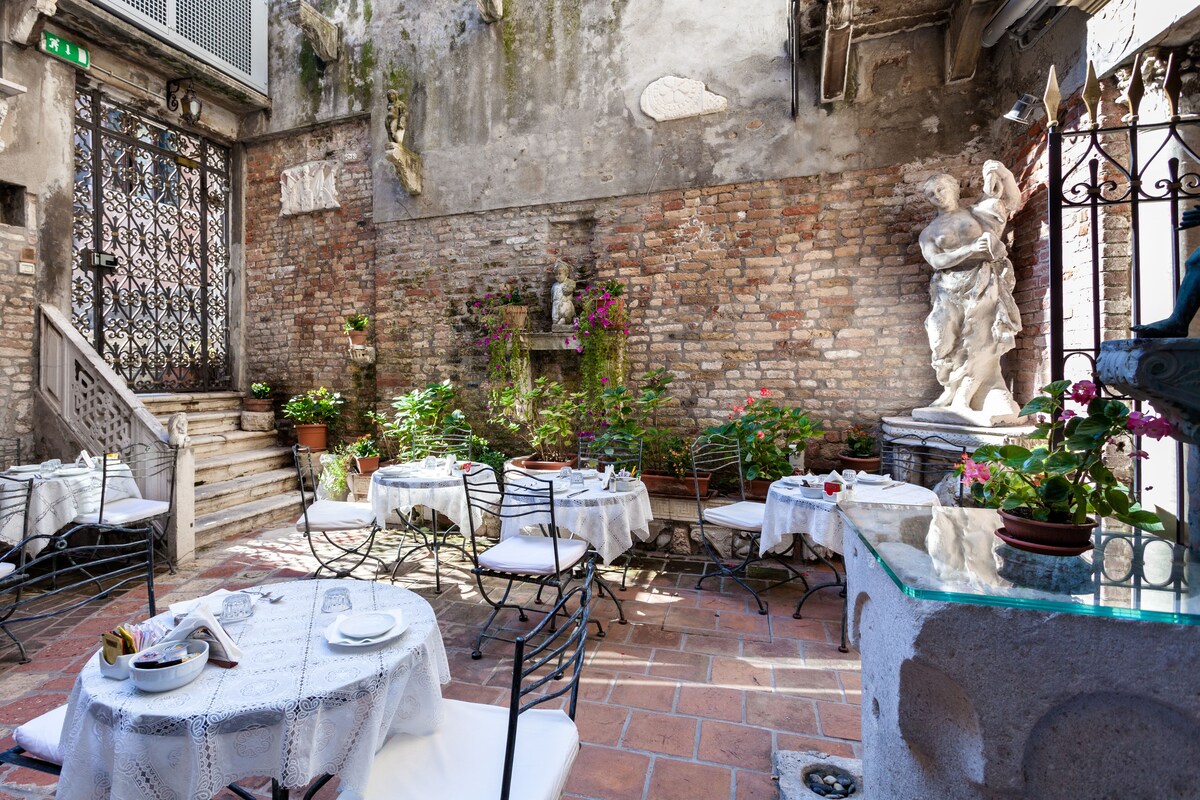 Hotel Al Ponte Mocenigo Reviews, Deals & Photos 2026 - Expedia