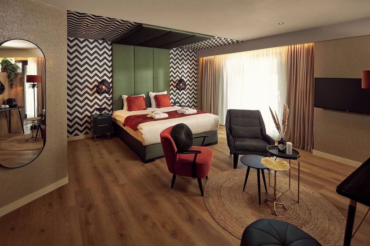 Suíte | Cofres nos quartos, escrivaninha, quartos à prova de som