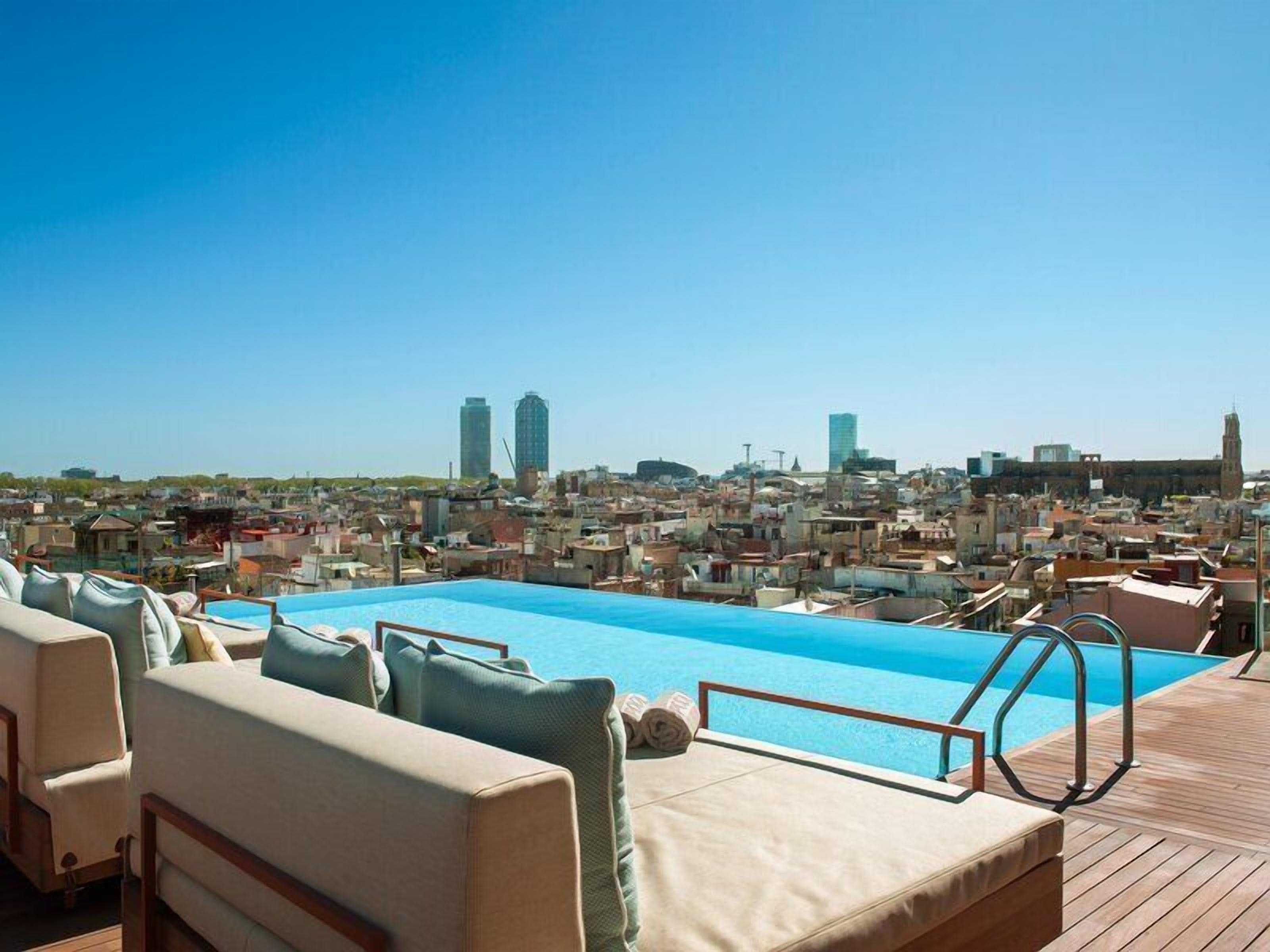 Piscina exterior sazonal 