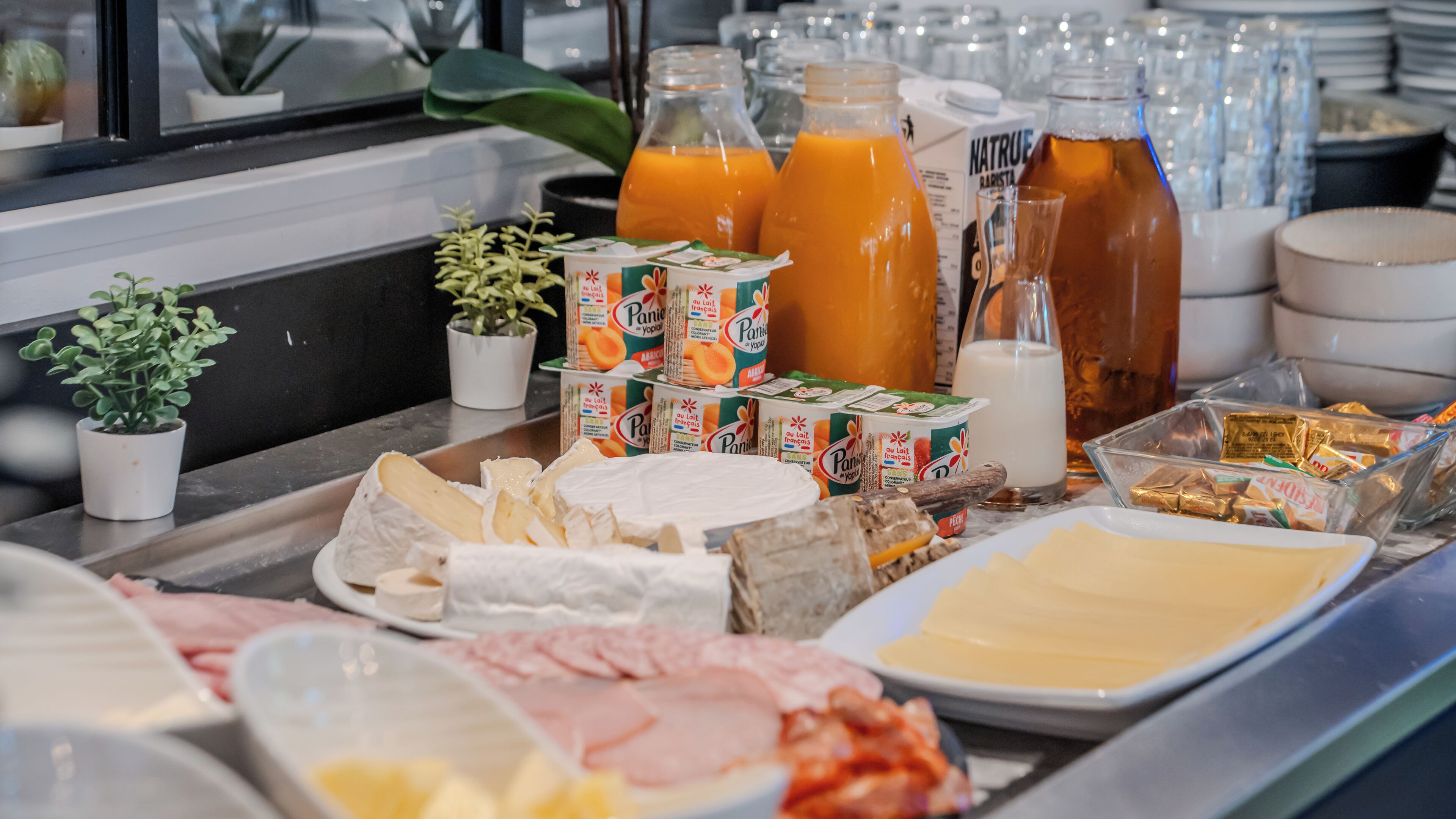 Pequeno-almoço tipo buffet diário mediante uma taxa 