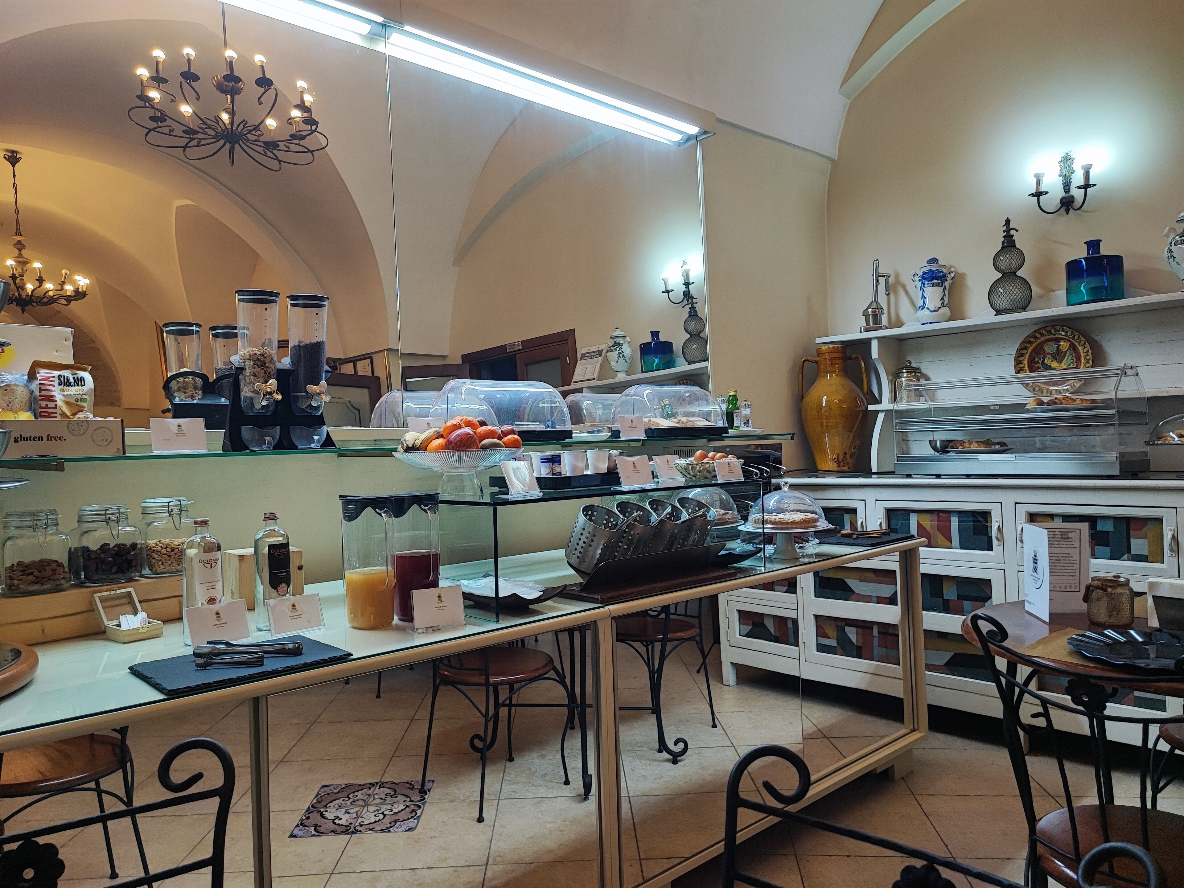 Pequeno-almoço tipo buffet incluído 