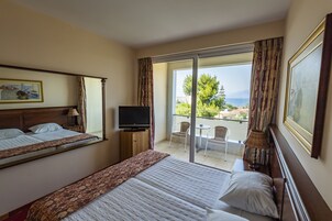 Quarto casal ou duplo, vista para a montanha | 1 quarto, cofres nos quartos, escrivaninha, berços grátis