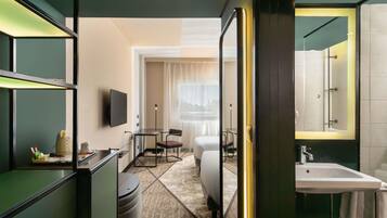 Frigobar, cofres nos quartos, escrivaninha